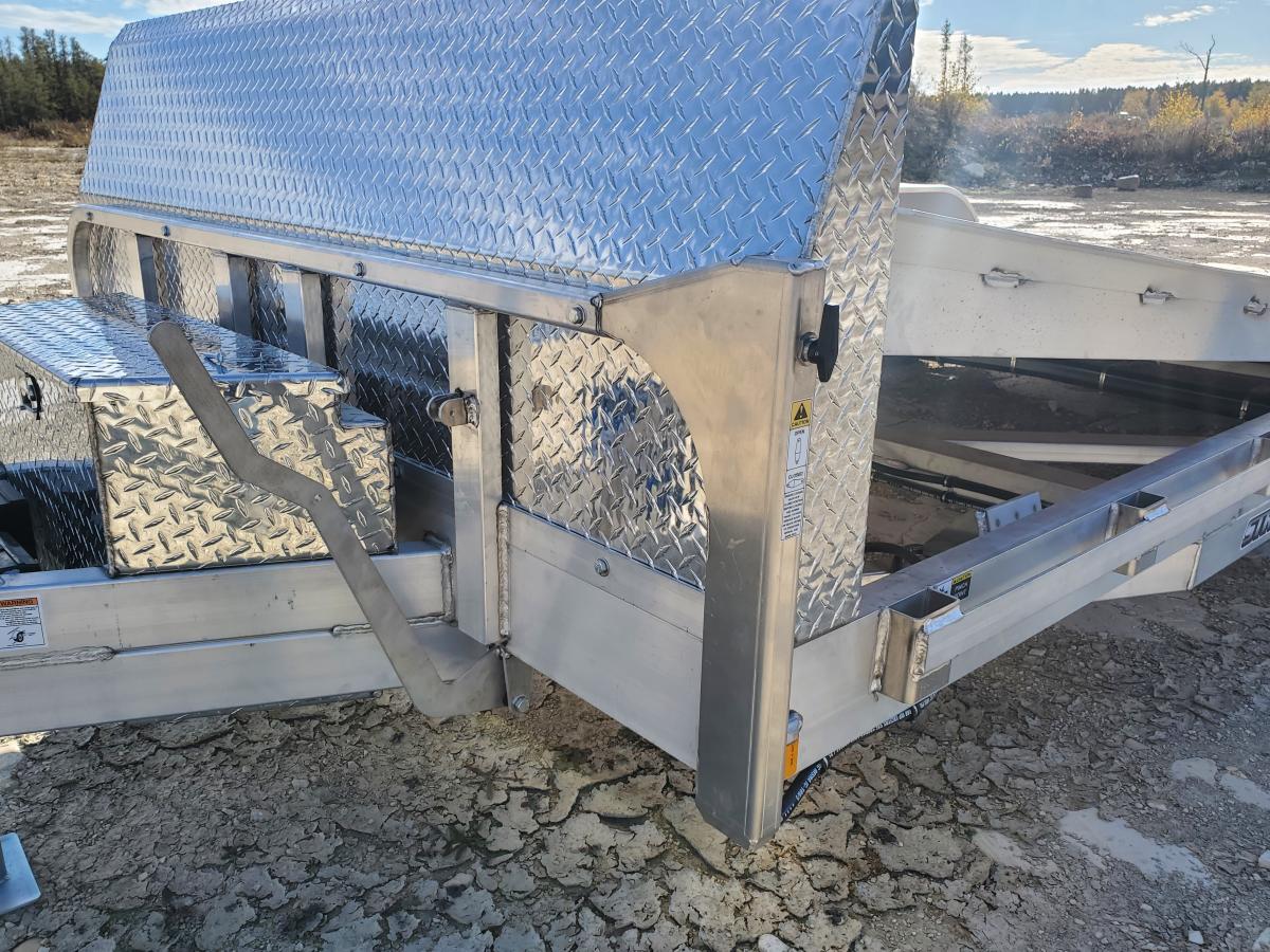 UATT | Stronghaul Trailers